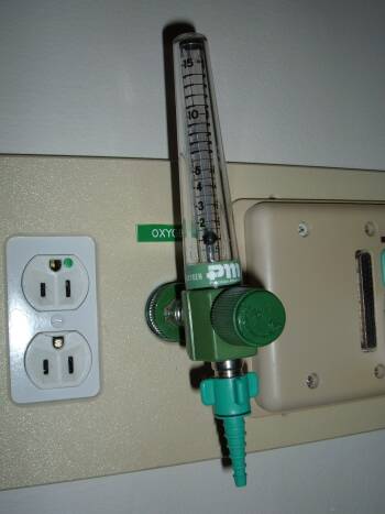 Wall-mounted_oxygen_regulator_valve.jpg :: Resources :: California ...